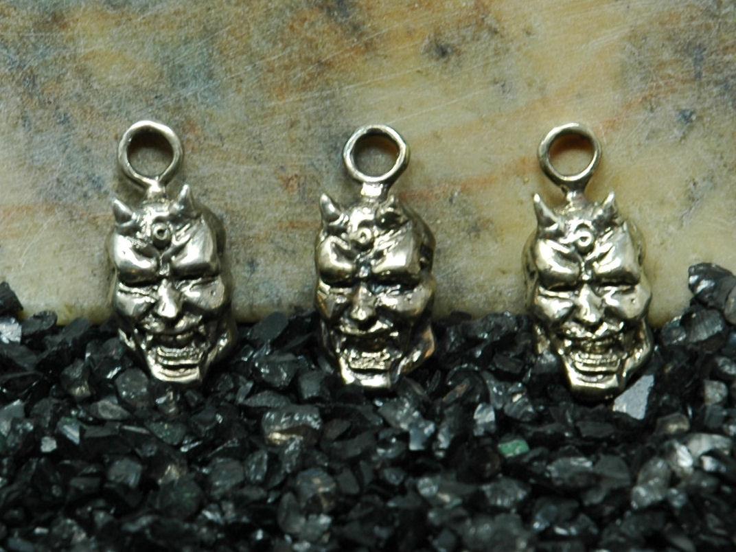 Oni Charm | Lavarotic
